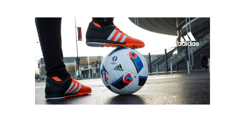 La evolución de los balones oficiales de la Eurocopa - Mochilas y Bolsos